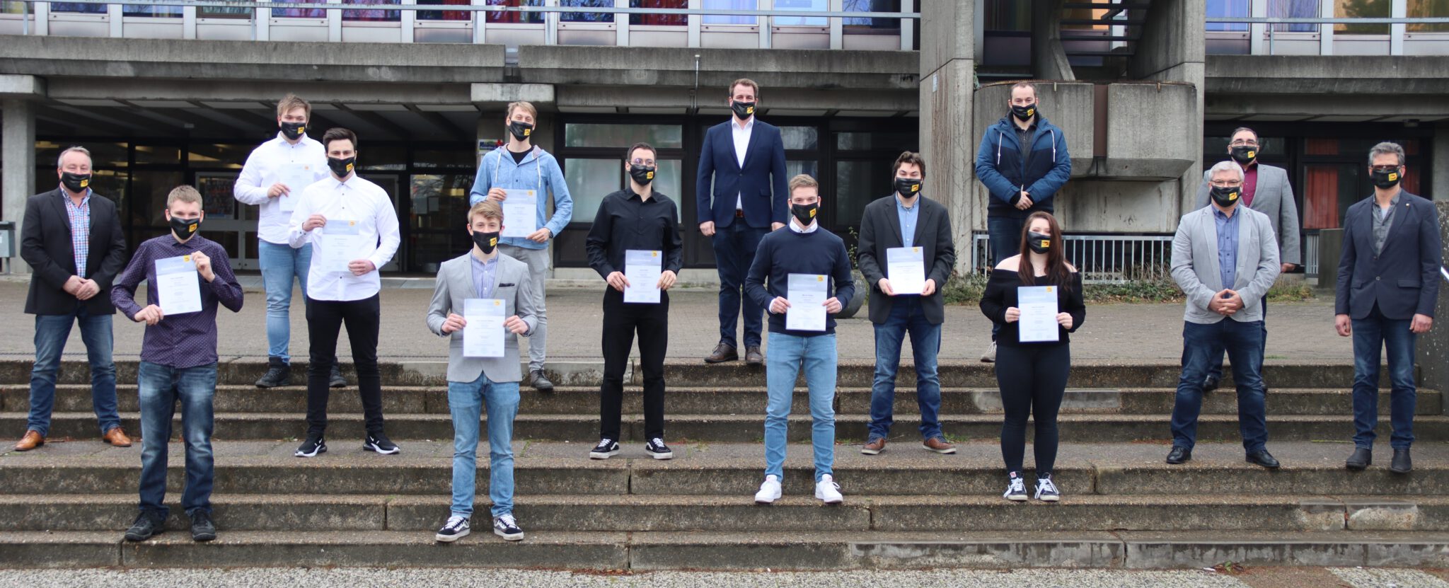 Corona-konforme Freisprechungsfeier der Elektro-Innung an der BBS ... Corona-konforme Freisprechungsfeier der Elektro-Innung an der BBS ...